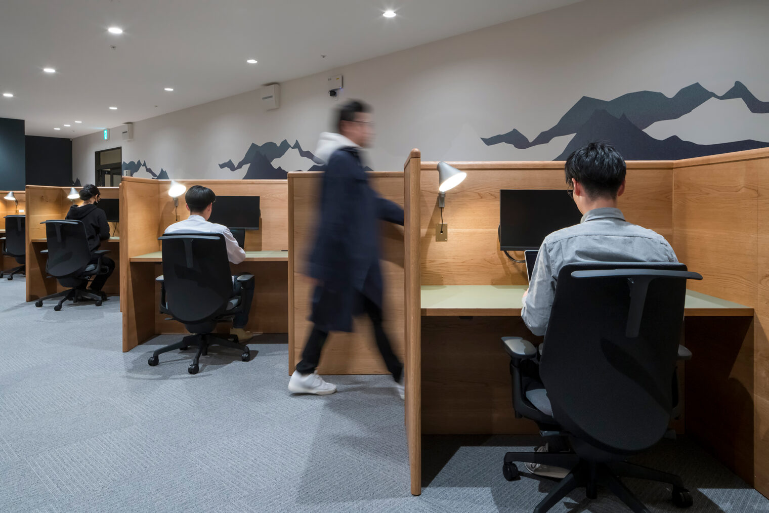 施工事例 - TELEWORK SPACE Asahikawa,Hokkaido｜壁紙・施工事例｜WhO