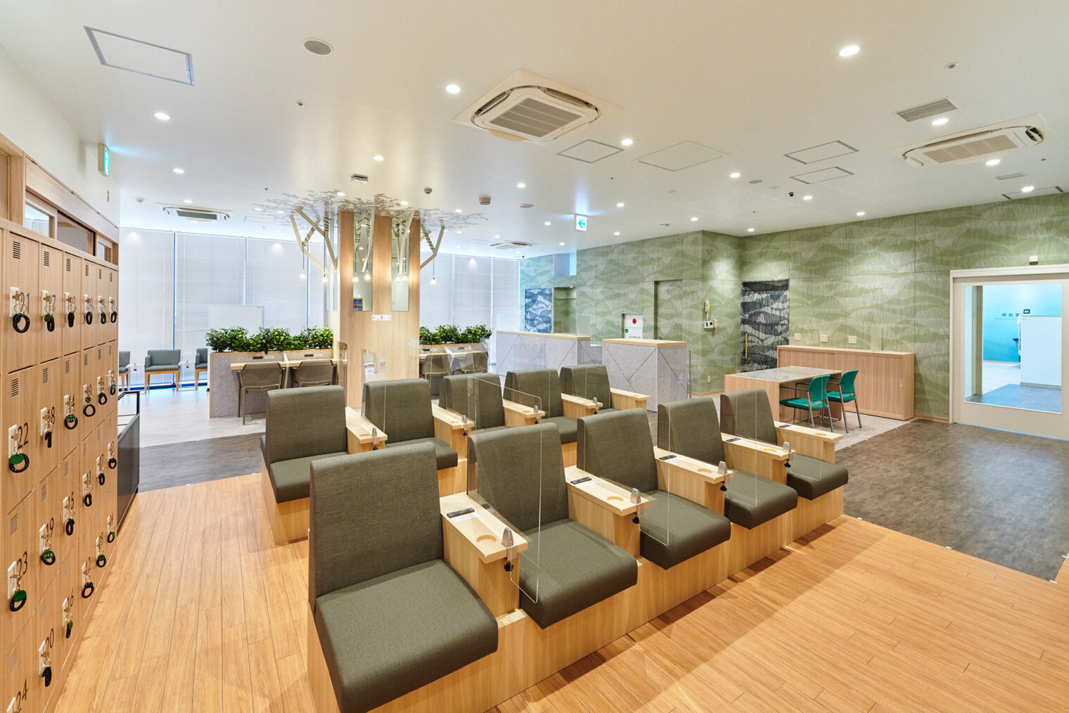 施工事例 - HEALTH CARE STATION Ebina,Kanagawa｜壁紙・施工事例｜WhO